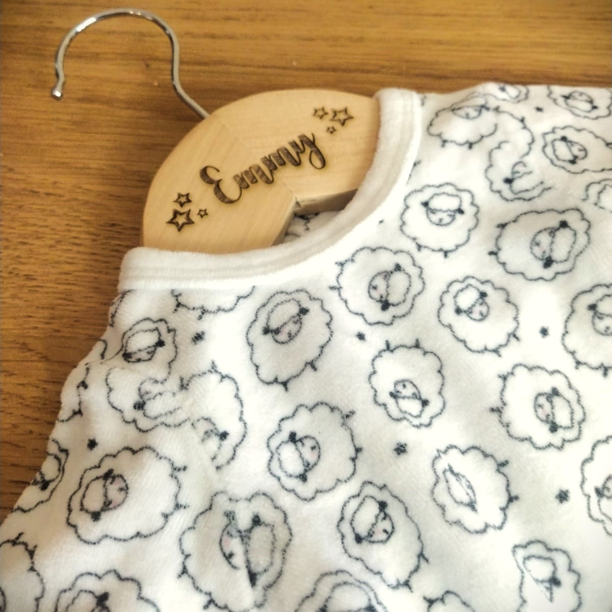 Cintre enfant personnalisé en bois
