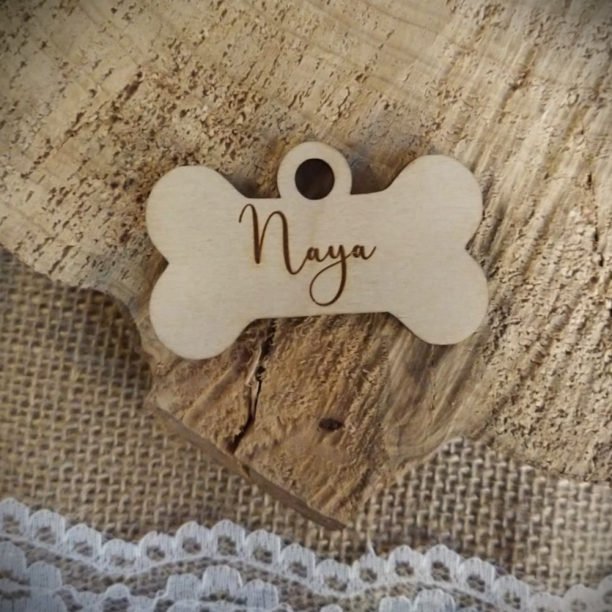 Médaillon chien personnalisé en bois