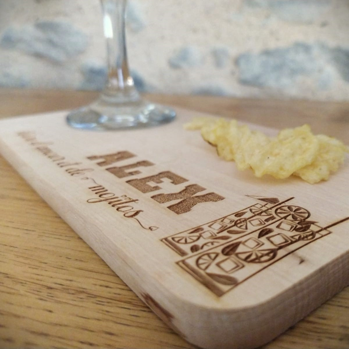 planche apéro en bois personnalisé